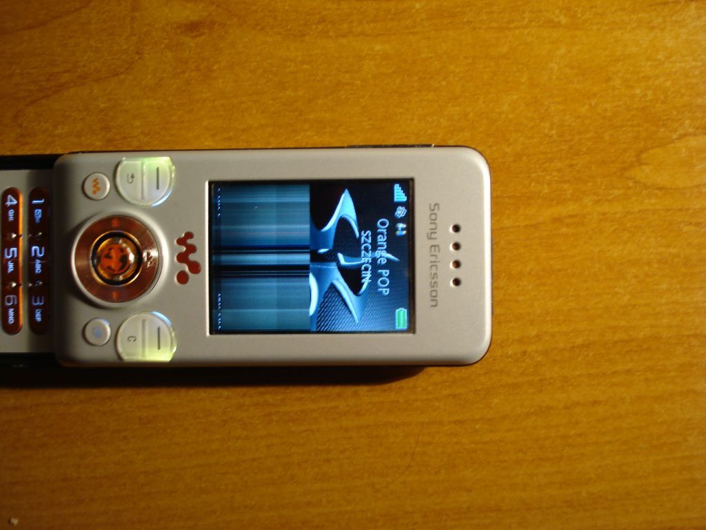 SE W580i - wyświetlacz działa w połowie - lcd czy taśma?