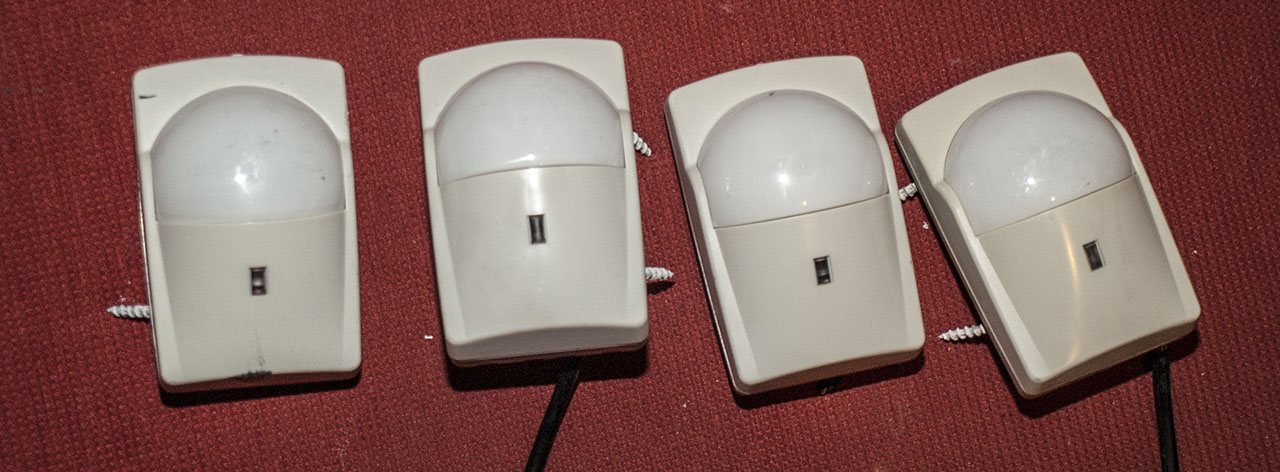 [Sprzedam] Kompletny alarm z centralką DSC PC5020 i 6 czujkami