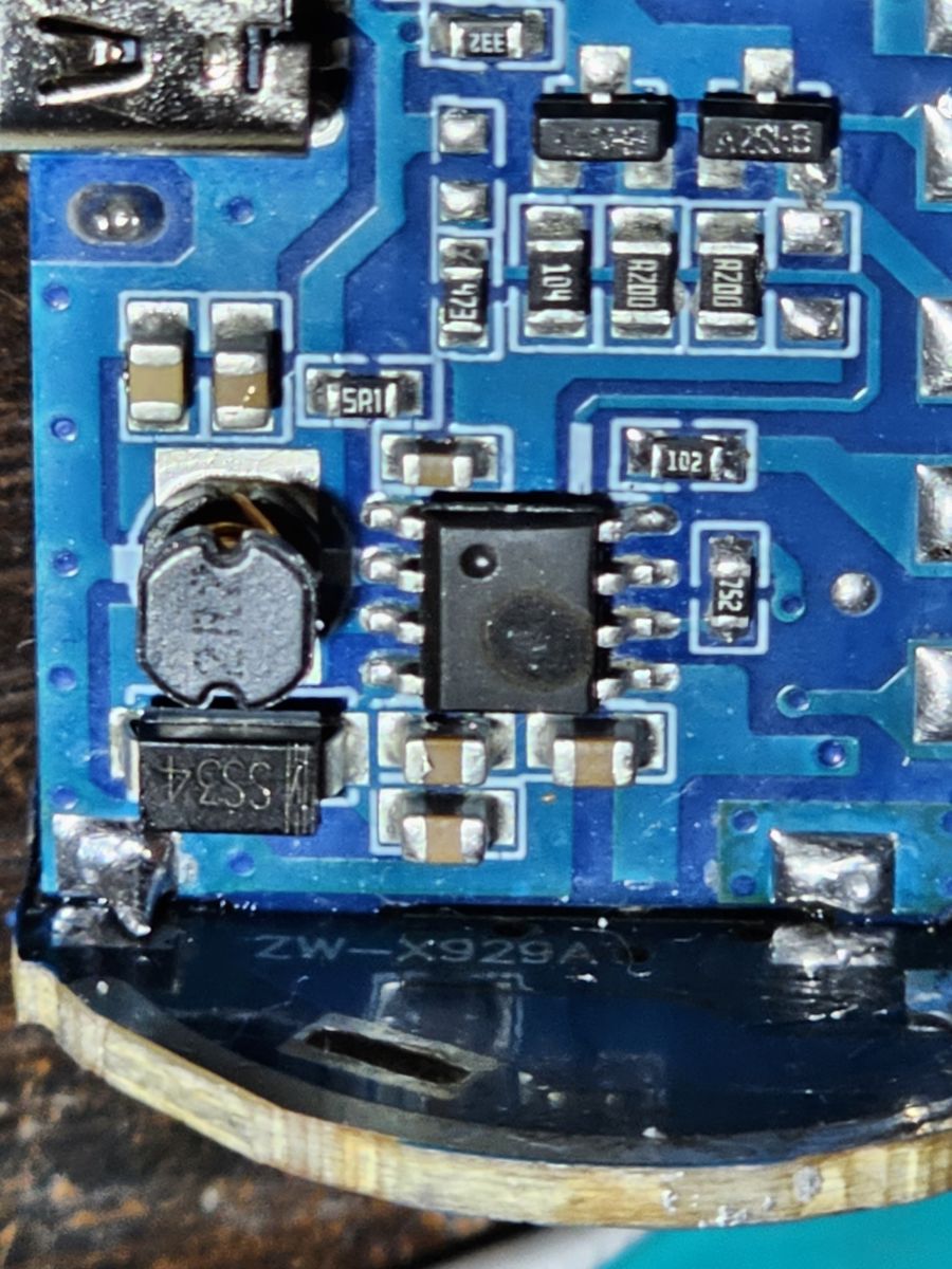 Spalony element driver w Latarka XHP360 9V 3x 26650 - pomoc w identyfikacji