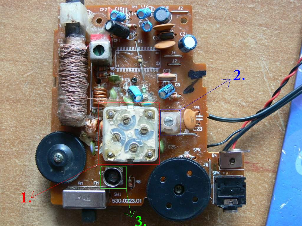 Jak znaleźć wyjście anteny i dostroić radio na Sony CXA1019m?