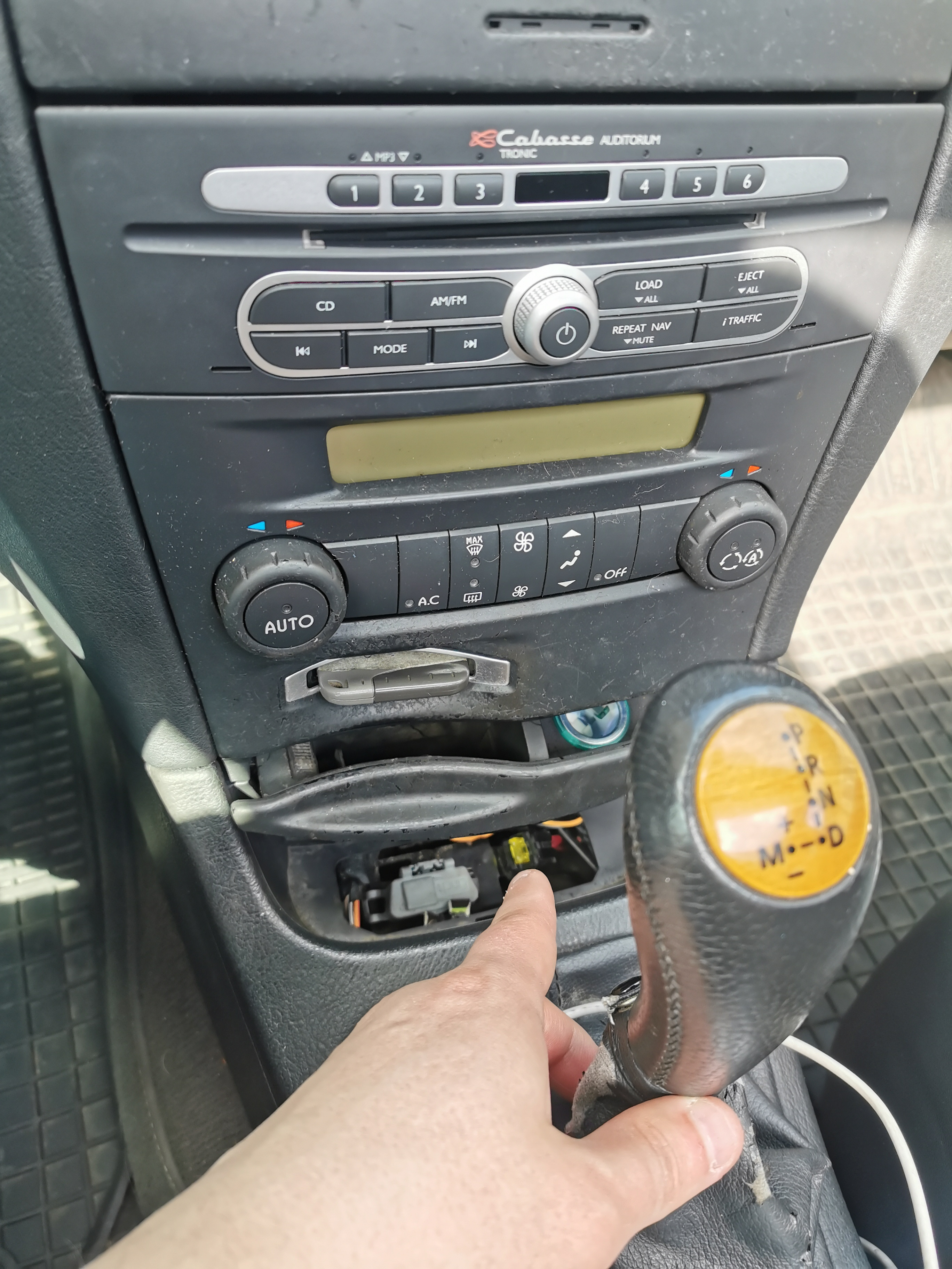 [Rozwiązano] CABASSE AUDITORIUM TRONIC LAGUNA 2 FL – radio zawiesza się ...