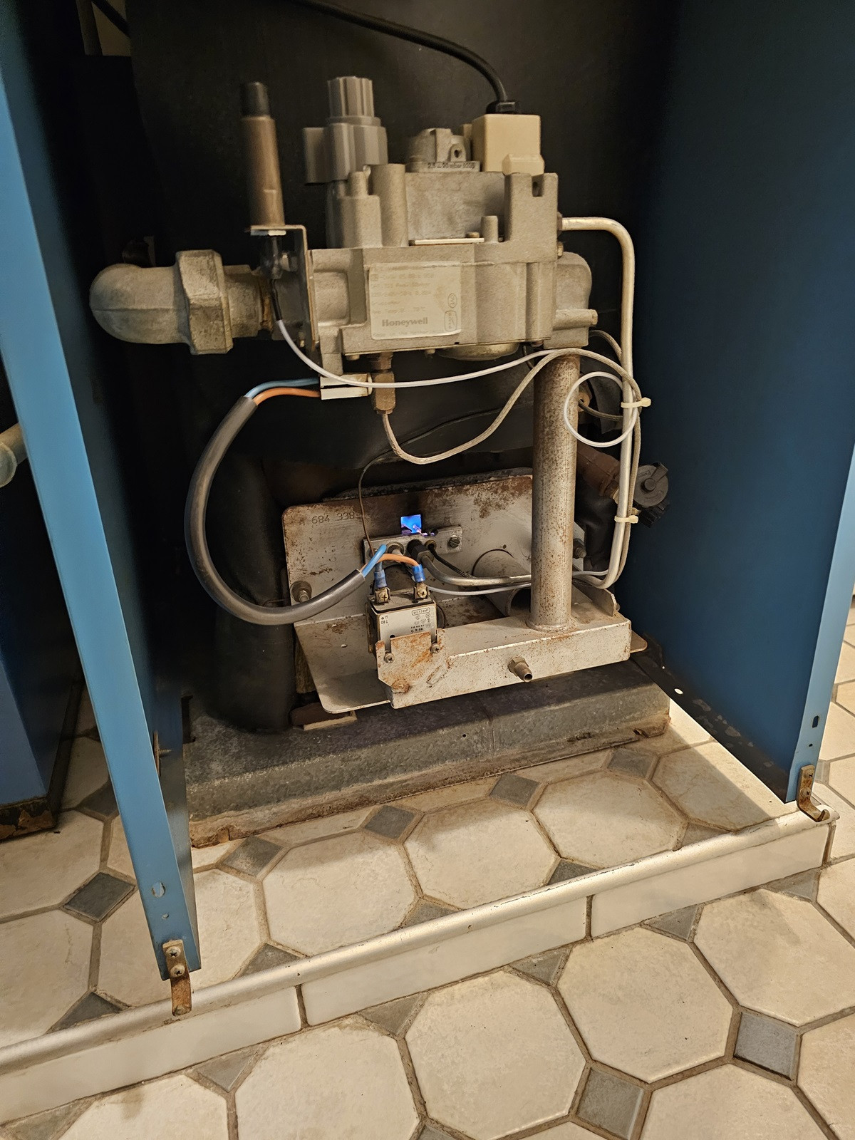 Piec c.o. Hydrotherm Stiebel Eltron nie chce odpalić i włącza się raz ...