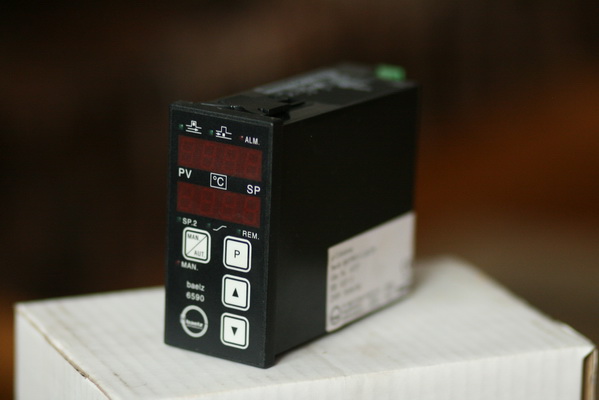 [Sprzedam] tanio nowe regulatory temp. BAELZ 6590 - elektroda.pl