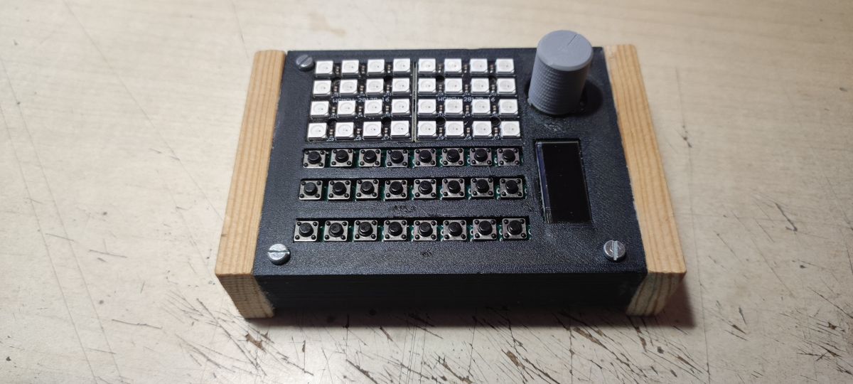 DRUM_2004_V1 - syntezator perkusyjny LOFI na bazie ESP32