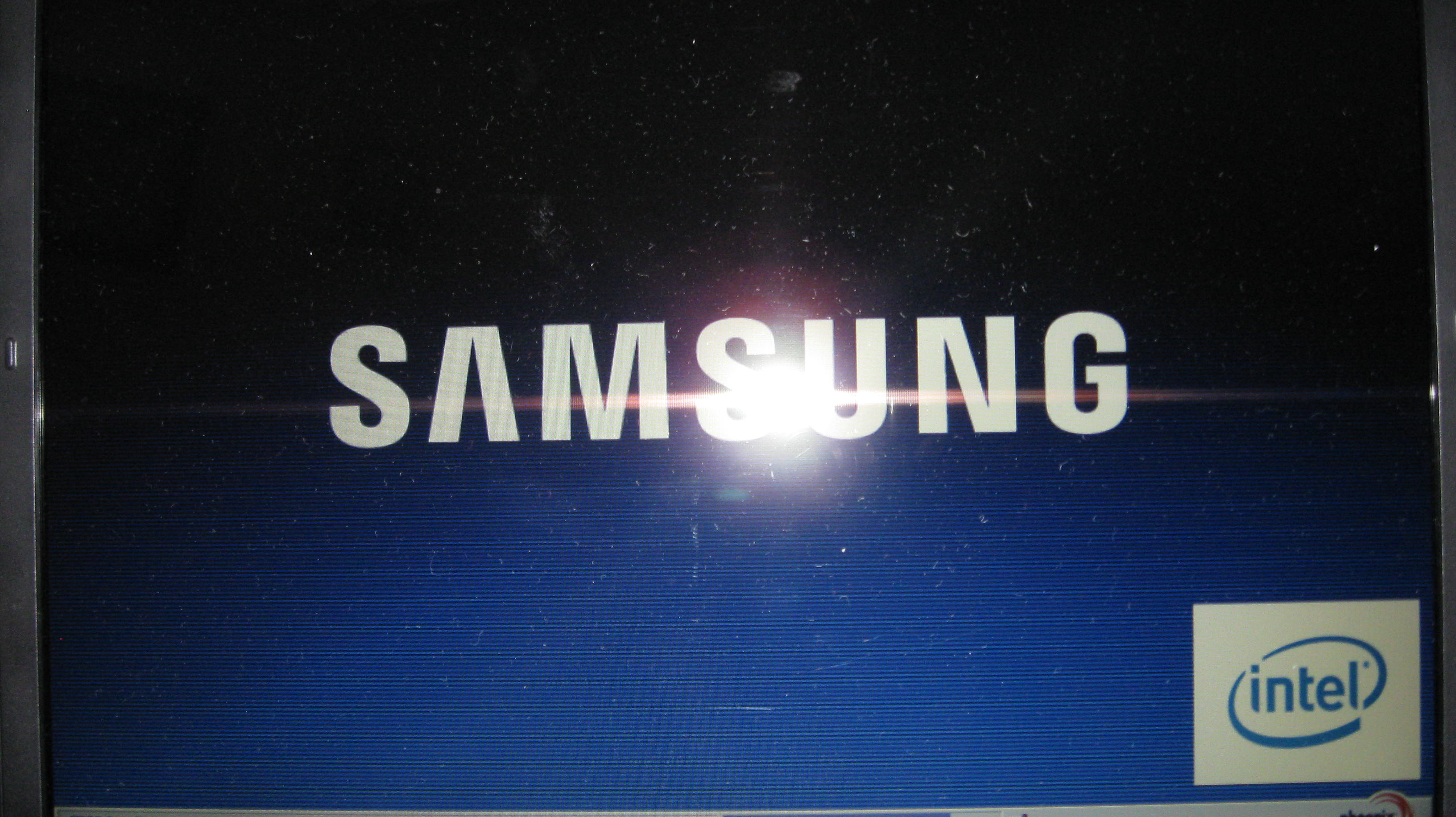 SAMSUNG R509 - Laptop nie uruchamia się za pierwszym razem