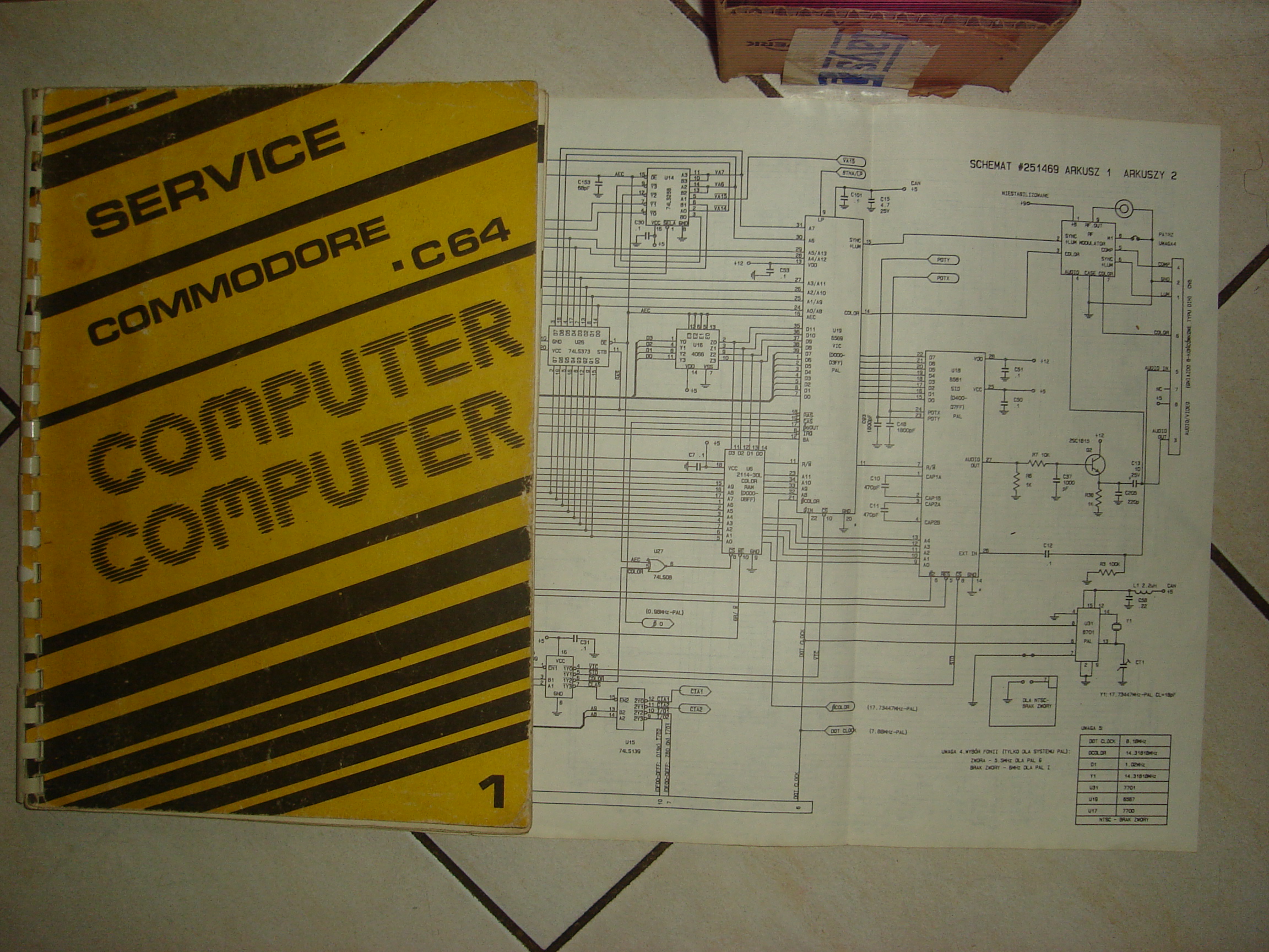 [Sprzedam] Commodore 64 - magnetofony, kasety, literatura