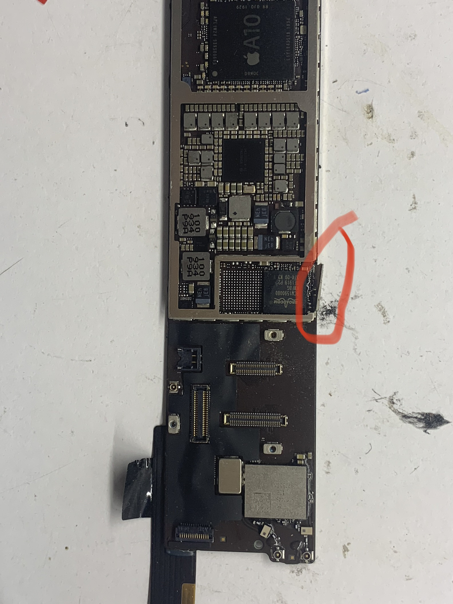 Ipad 7 A2197 - Poszukuję schematu/zdjęcia płyty z ZXW po przesunięciu elementów układu BCM15900B0