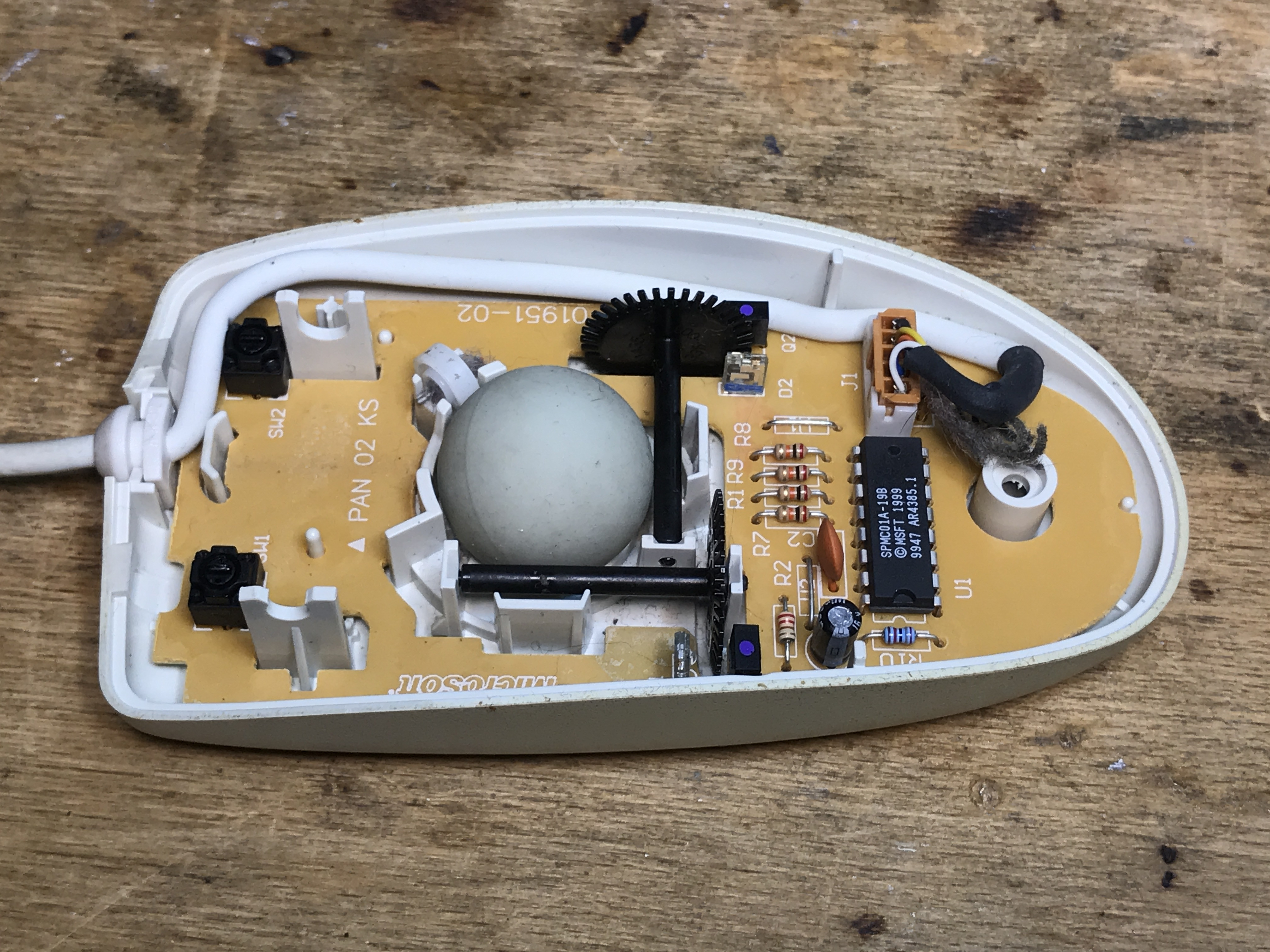 Mouse museum - gallery - inside an old PS/2 ball mouse, how does it work?