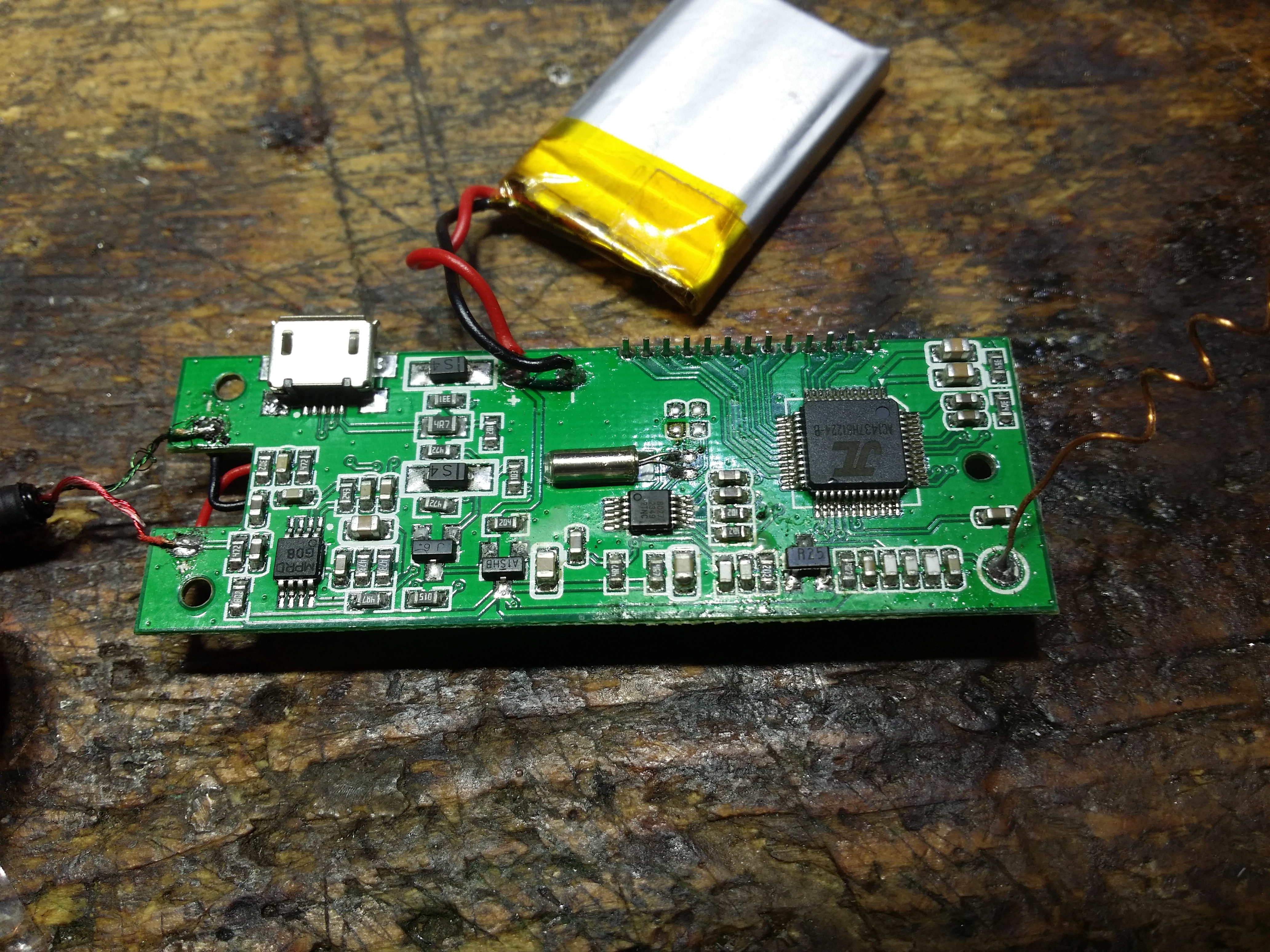 Jak wzmocnić sygnał FM w nadajniku na układzie QN8027? Pomiar oscyloskopem?