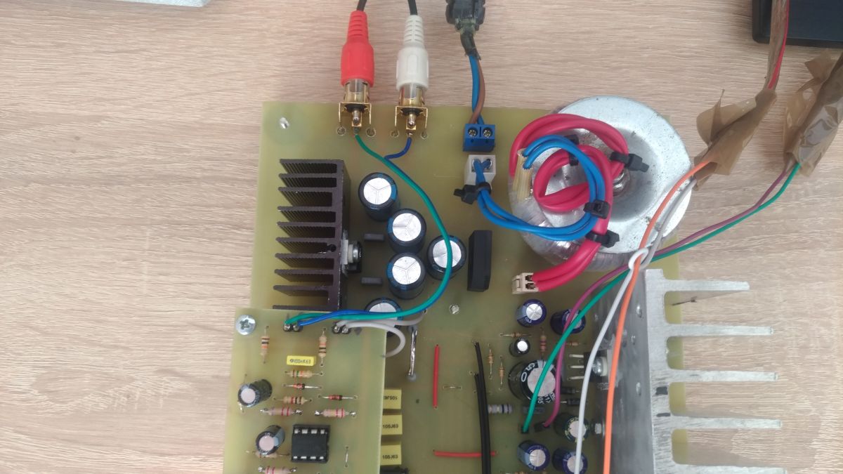 Wzmacniacz do komputera na TDA7439 i TDA2030 - elektroda.pl