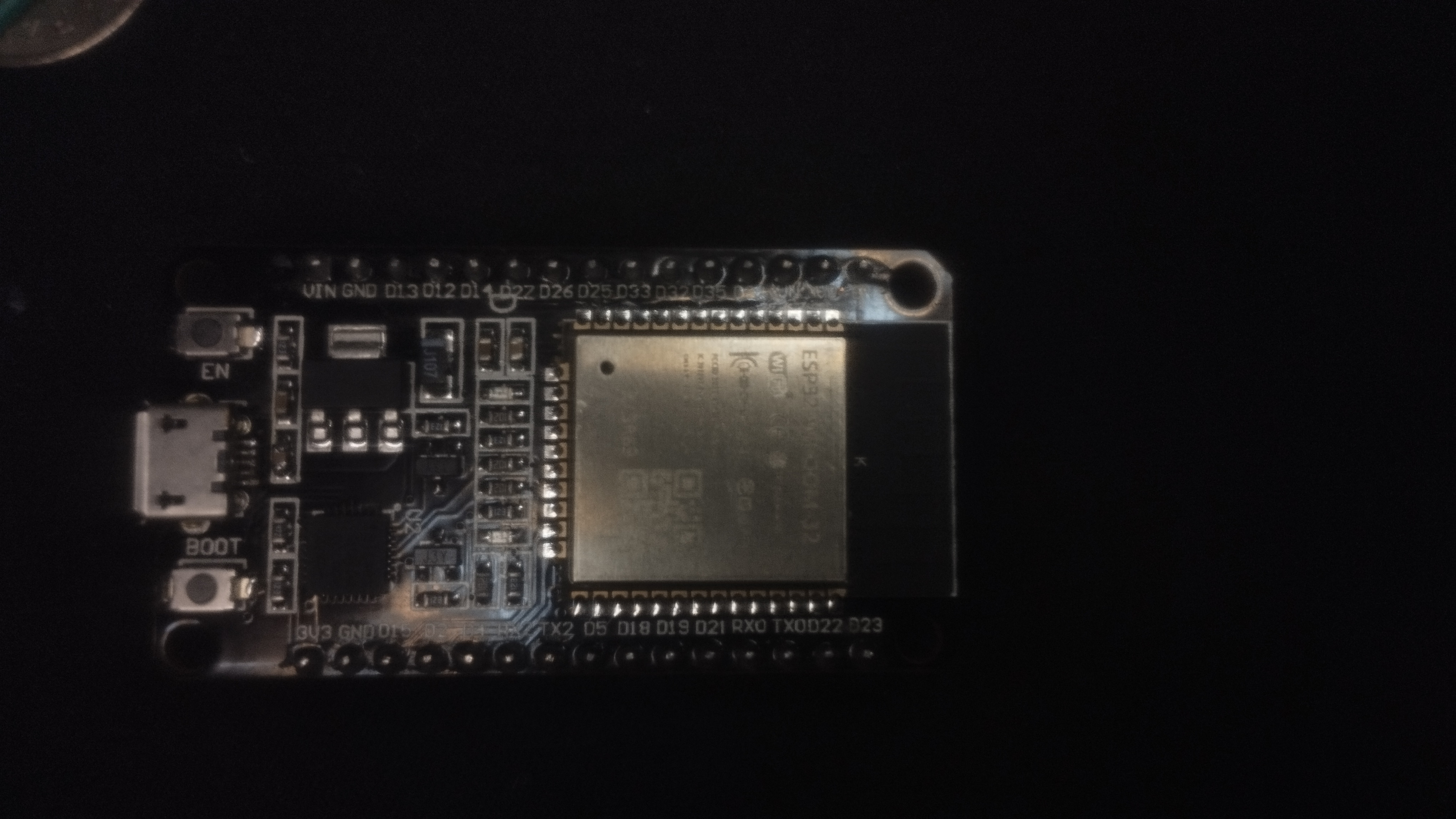 ESP32 WROOM 32 V1 - LED flashes, resets in Arduino IDE, what to do?