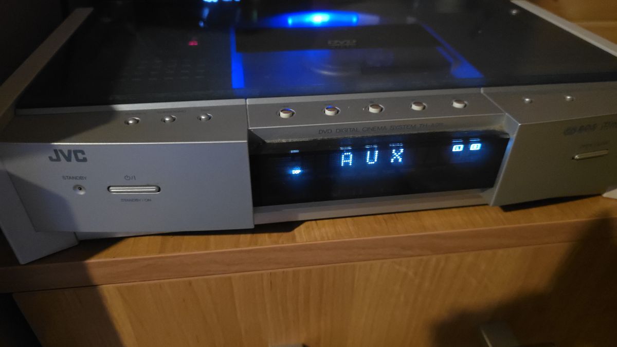 JVC THA-9R – jak uruchomić dźwięk we wszystkich 5 głośnikach z TV przez cinch?