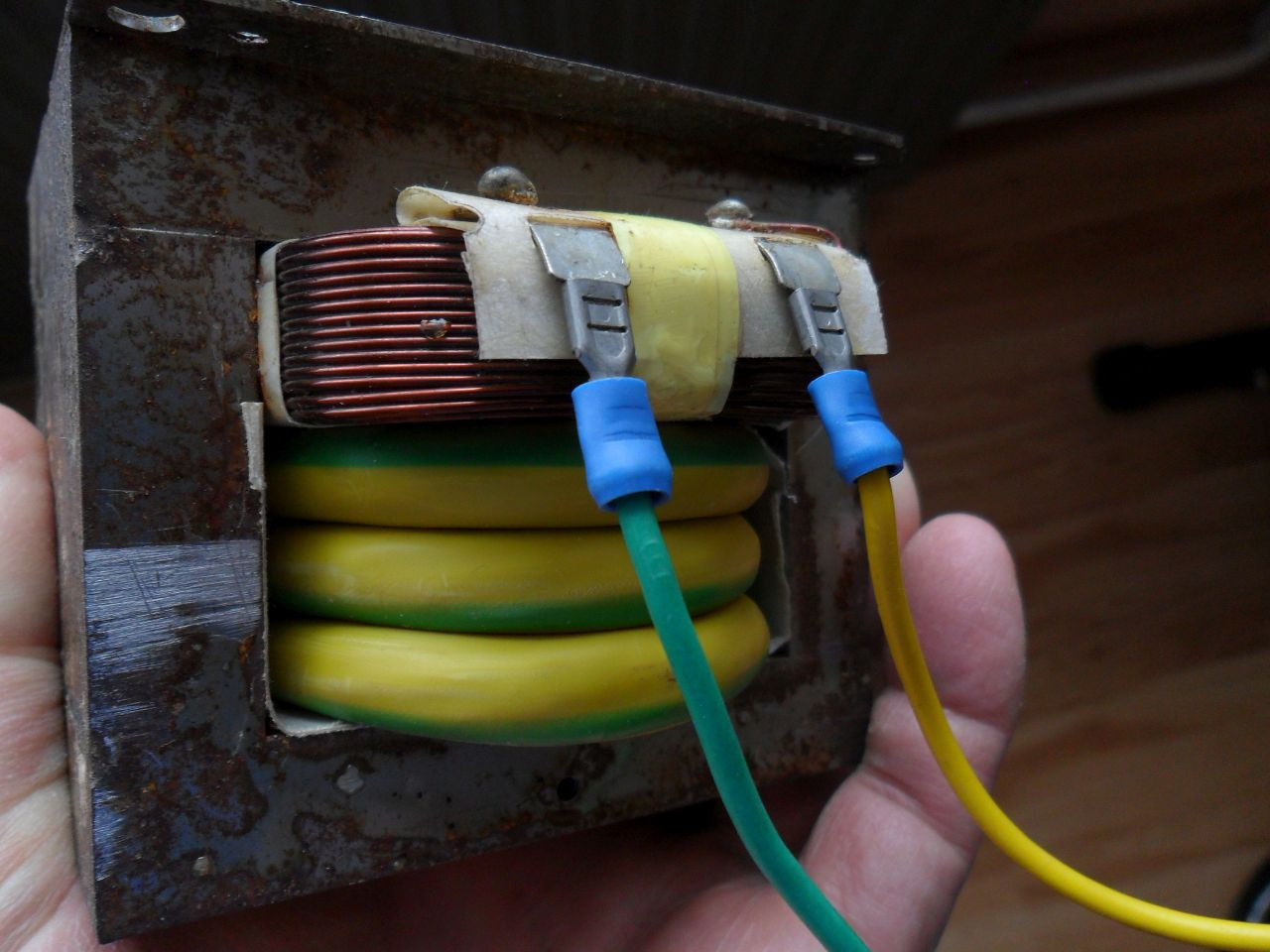 Opór uzwojenia pierwotnego transformatora w mikrofalówce Zelmer ...