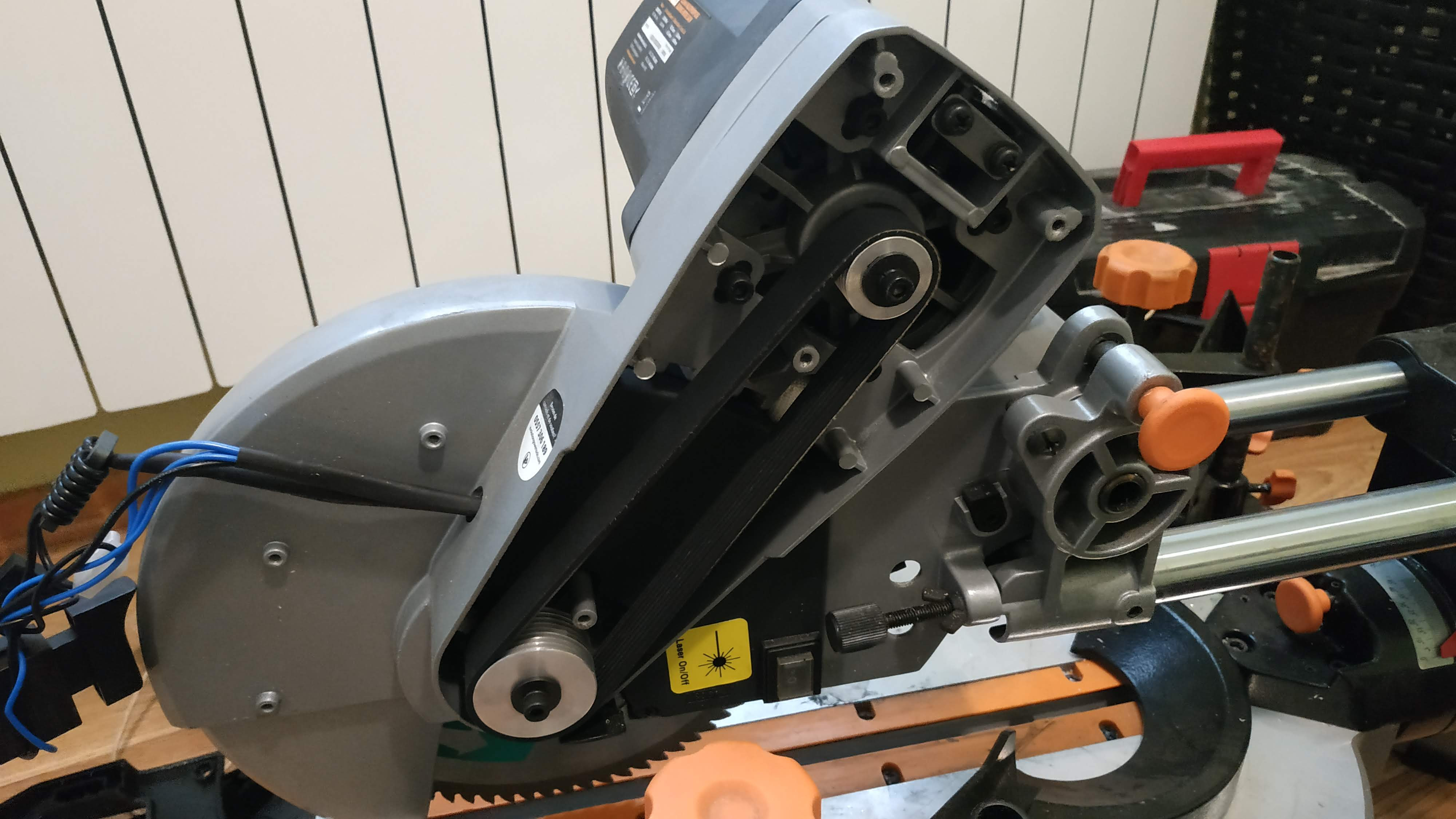 Jak obniżyć obroty ukośnicy Evolution Rage 3-DB do cięcia stali?