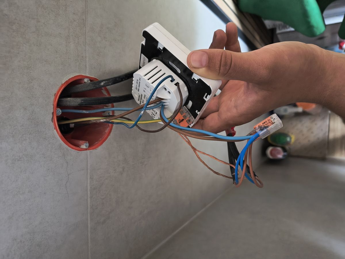 [Rozwiązano] Podłączenie przewodu ochronnego w puszce przy regulatorze ...