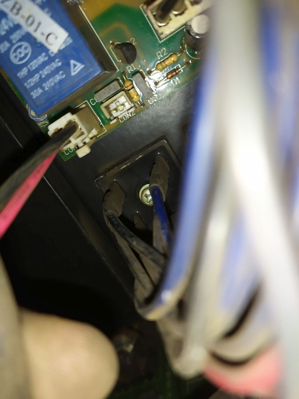 [Rozwiązano] Magnum MIG 330 - przerwany kabel, spawarka nie uruchamia się