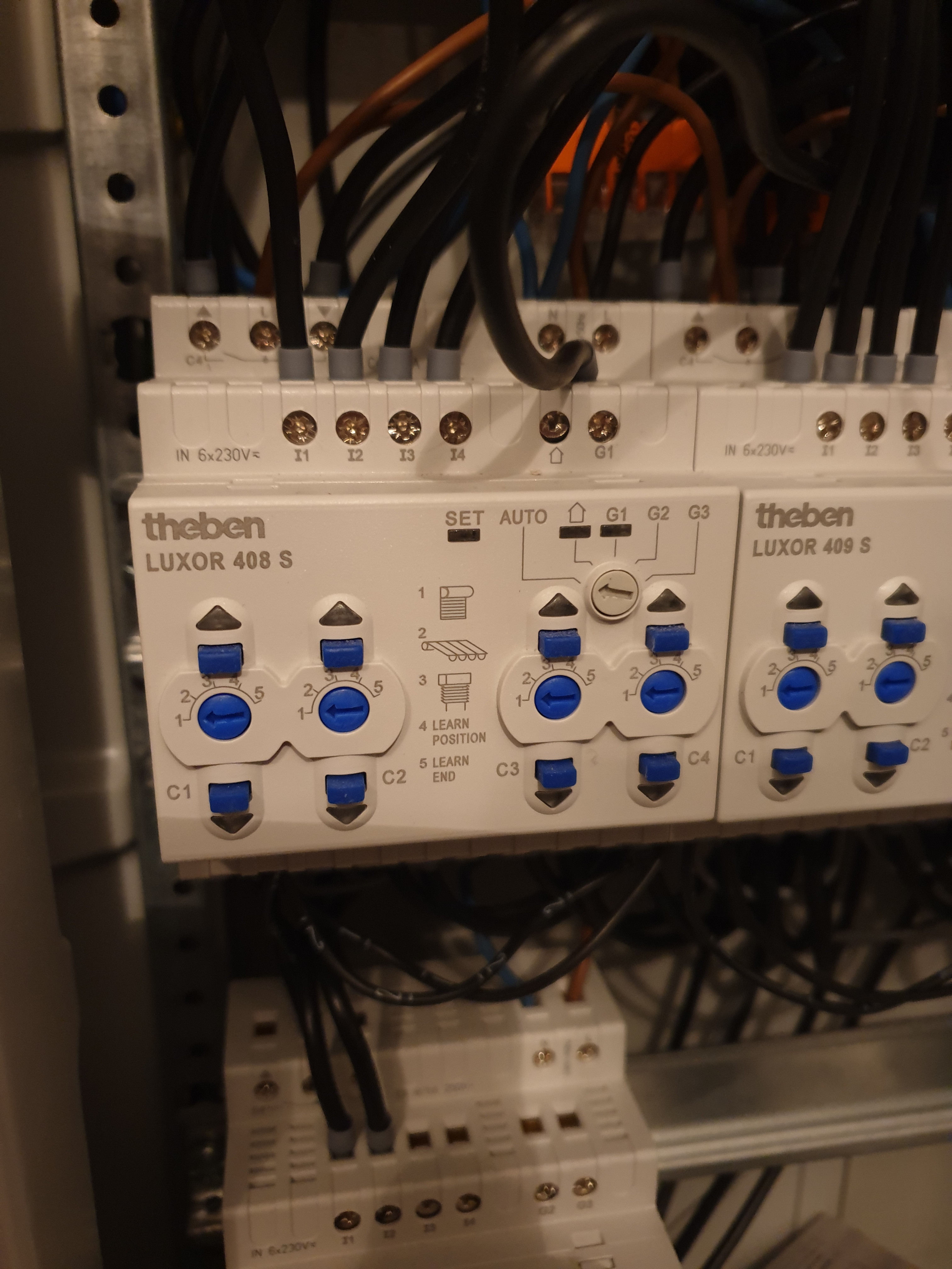 Theben Luxor 426, 409S, 408S - Jak ustawić otwieranie/zamykanie rolet o ...