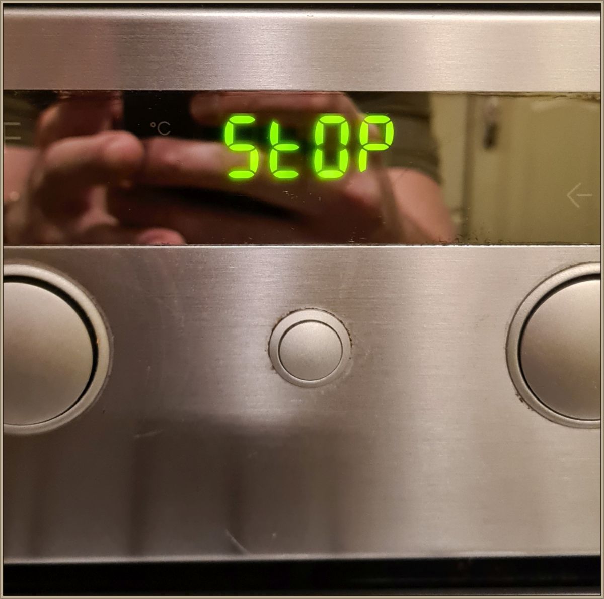 Whirlpool AKZ 223/IX/01 Błąd na wyświetlaczu piekarnika - co oznacza?