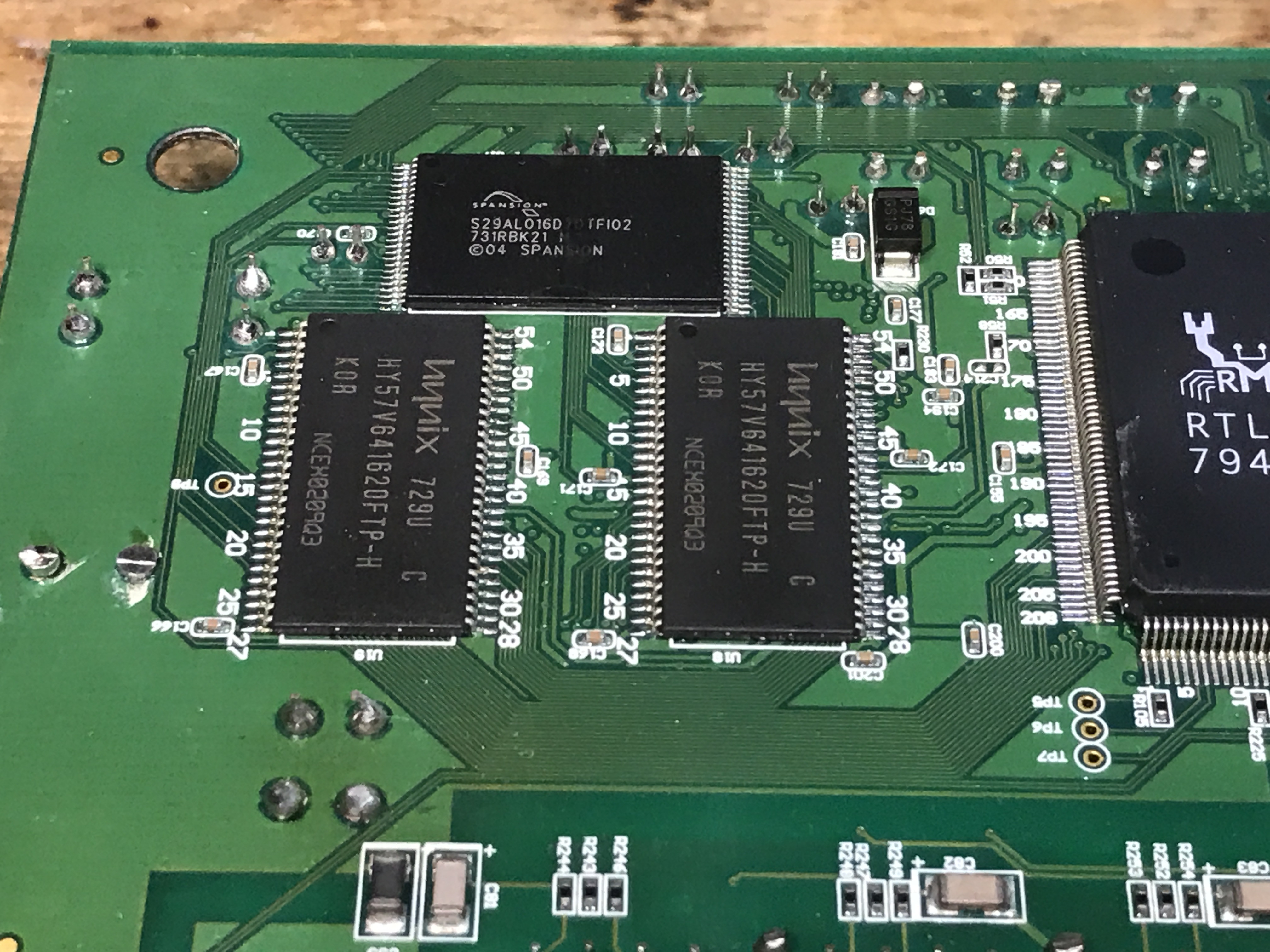 Wnętrze starego routera PANWA2204, co ze środka może się przydać w DIY