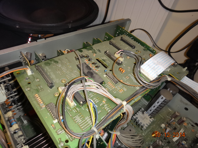 Philips FR980 - Jak naprawić problem z przełączaniem wejść TUNER, Tape, CD?