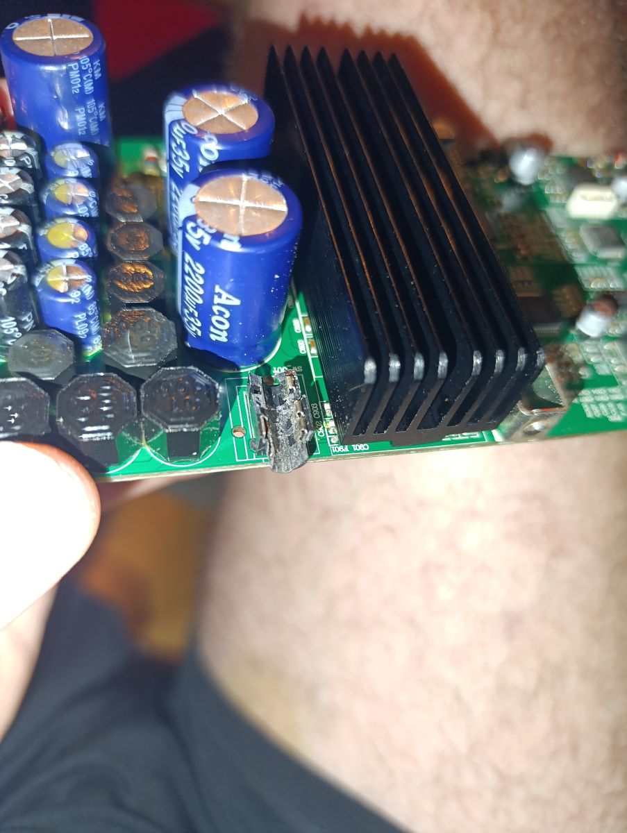 [Rozwiązano] Gniazdo Sub Out do Edifier R2750 – gdzie kupić pasujące z ...