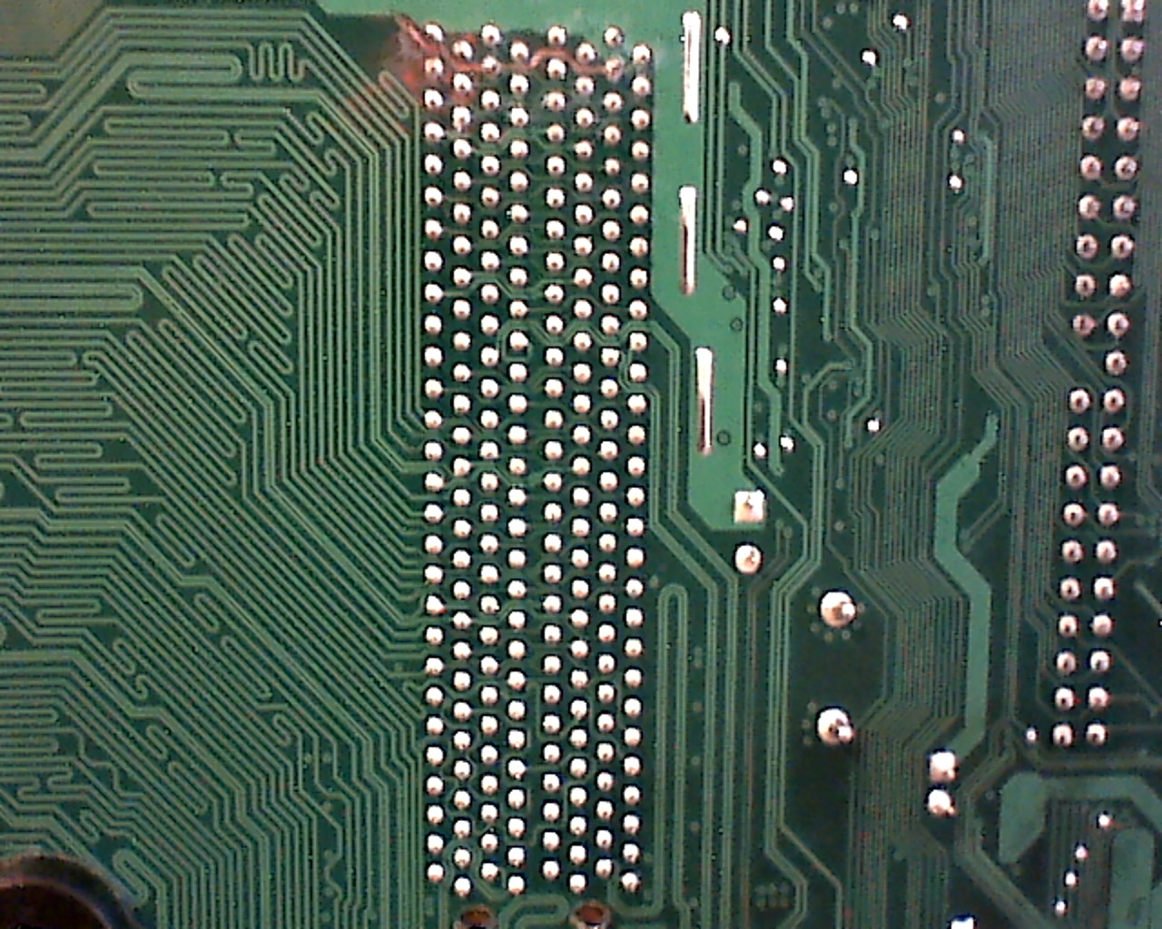 Jak zmostkować spaloną ścieżkę RAM na płycie MSI MS-7301?