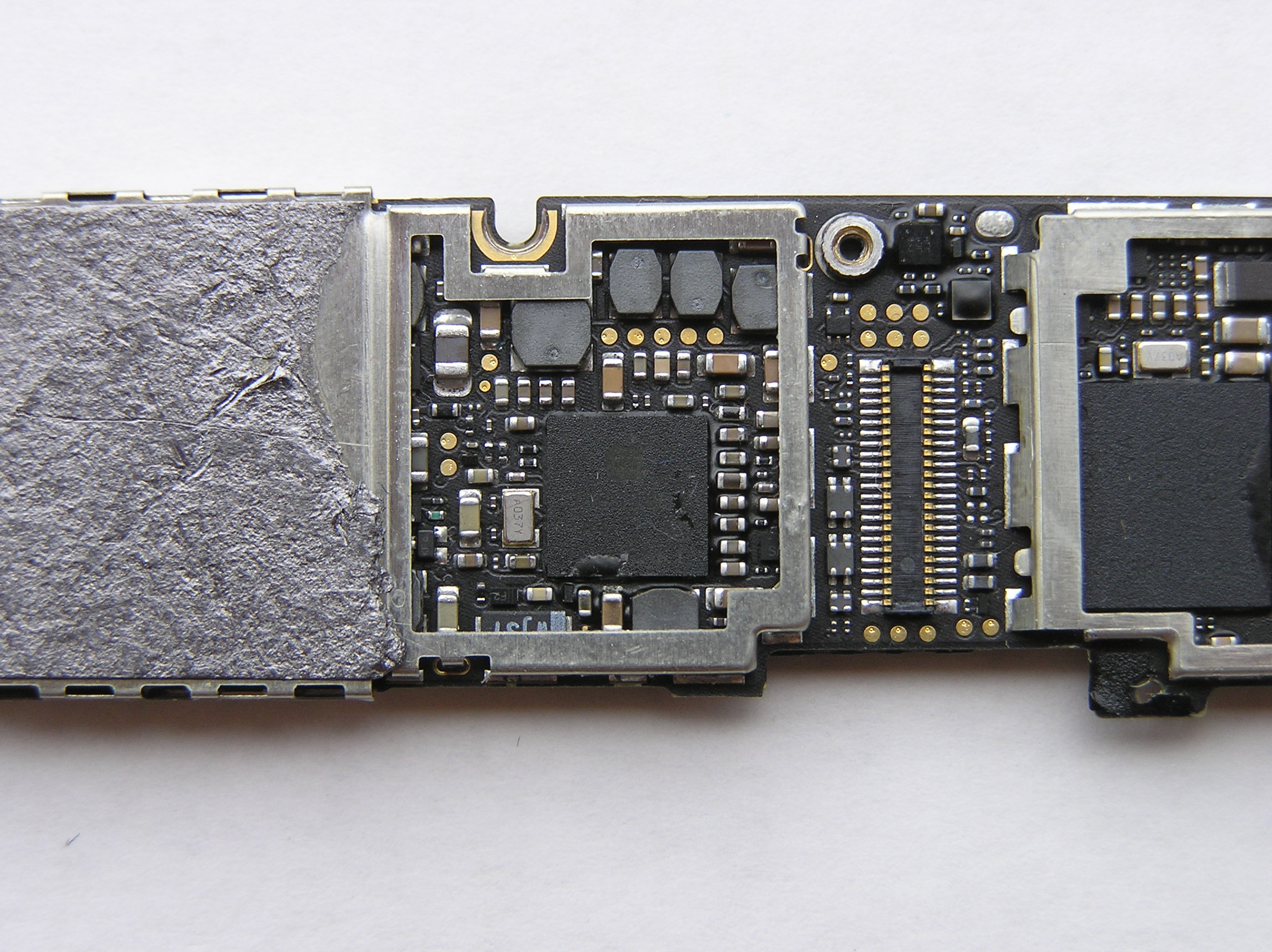 Iphone 4 - Grzeje się układ "power management unit" Wymiana?