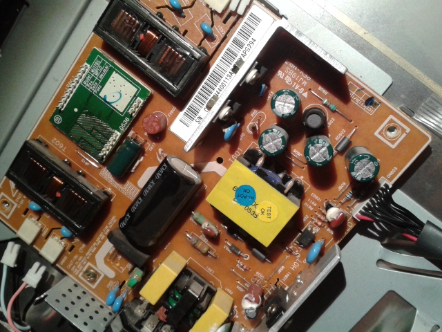 SyncMaster 913V - Dioda świeci, ekran czarny, pstrykanie