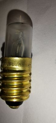 Co to za żarówka, czemu się świeci? Żarówka oporowa?