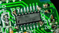 Identyfikacja i programowanie układu FT61F023 z ekspresu do kawy sterującego triakami