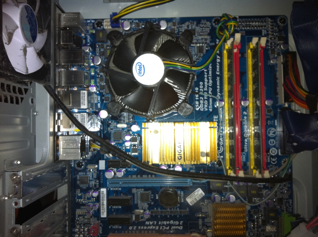 [Rozwiązano] Stacjonarny, windows xp, czarny ekran i "remove fixture or ...