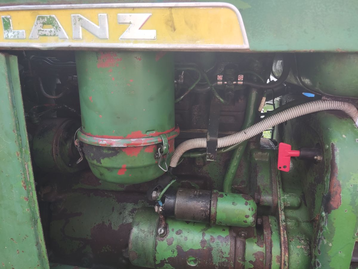 [Rozwiązano] John Deere Lanz 300 – czy blacha (żółta) w silniku powinna ...