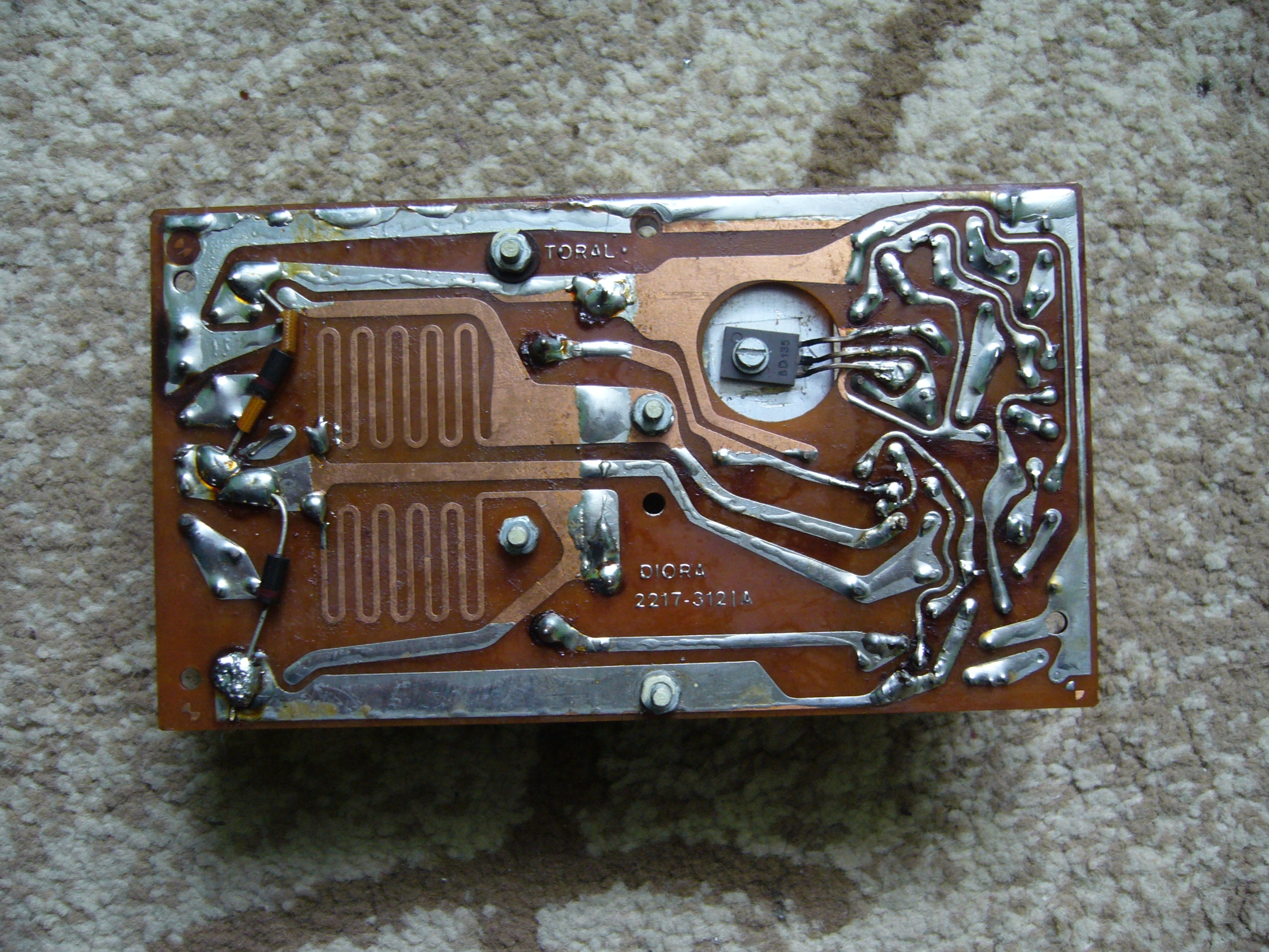 [Rozwiązano] Wzmacniacz na tranzystorach germanowych TG70 potrzebny schemat