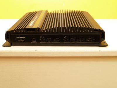 Wartość używanego Alpine 3553 i jego specyfikacja mocy 4x40W/4 Ohm