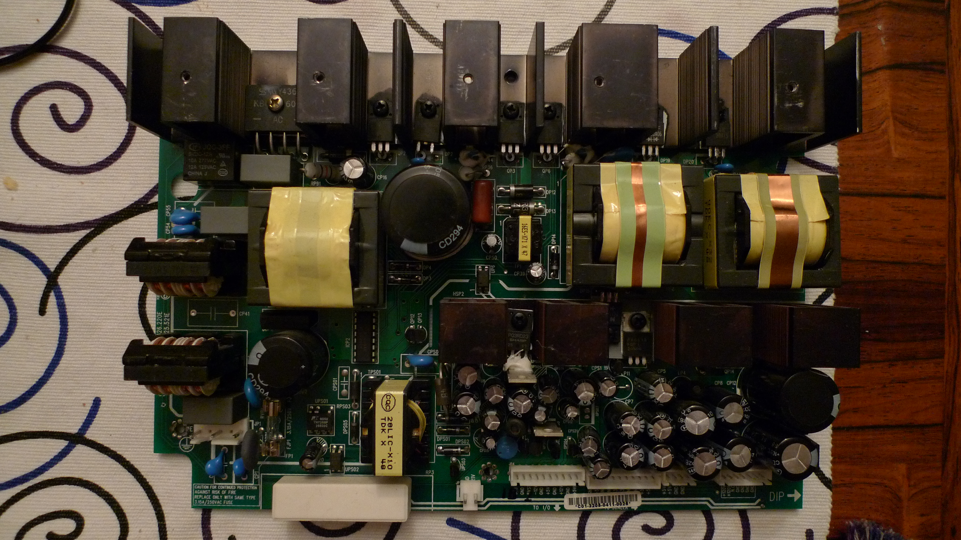 Jak zdiagnozować przetwornicę TNY268 w zasilaczu Amoi LC32CF2E?