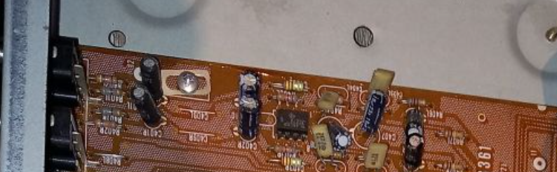 Wzmacniacz Hitachi HA-22 - stukanie w głośnikach, gdy ustawiony na phono