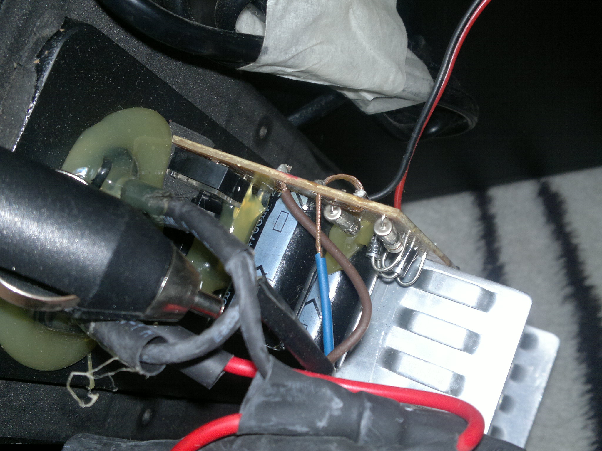 Subwoofer Easy Touch ET-685 - podłączenie pod 12V w samochodzie, brak ...