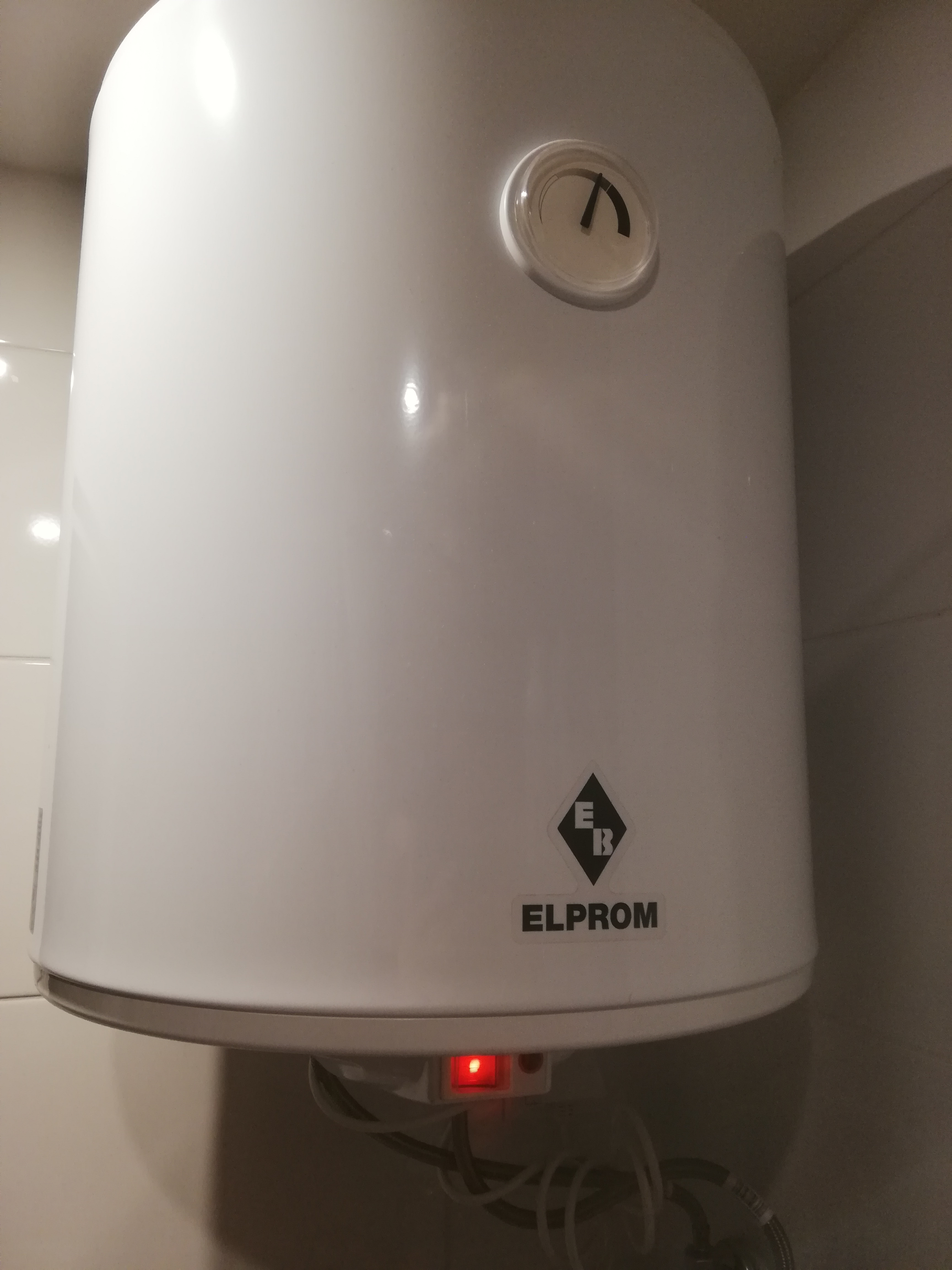 Spadek ciśnienia ciepłej wody: Elektryczny podgrzewacz Elprom 50l, 1500W - przyczyny i rozwiązania