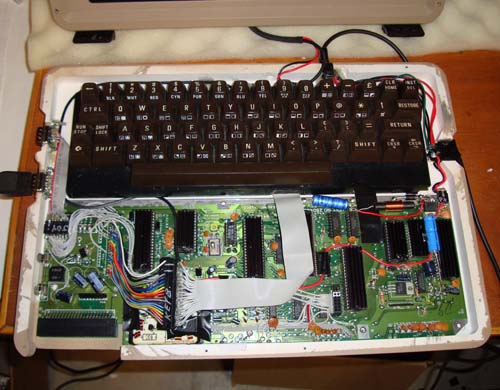 Commodore C64 w laptop-owej odsłonie - elektroda.pl