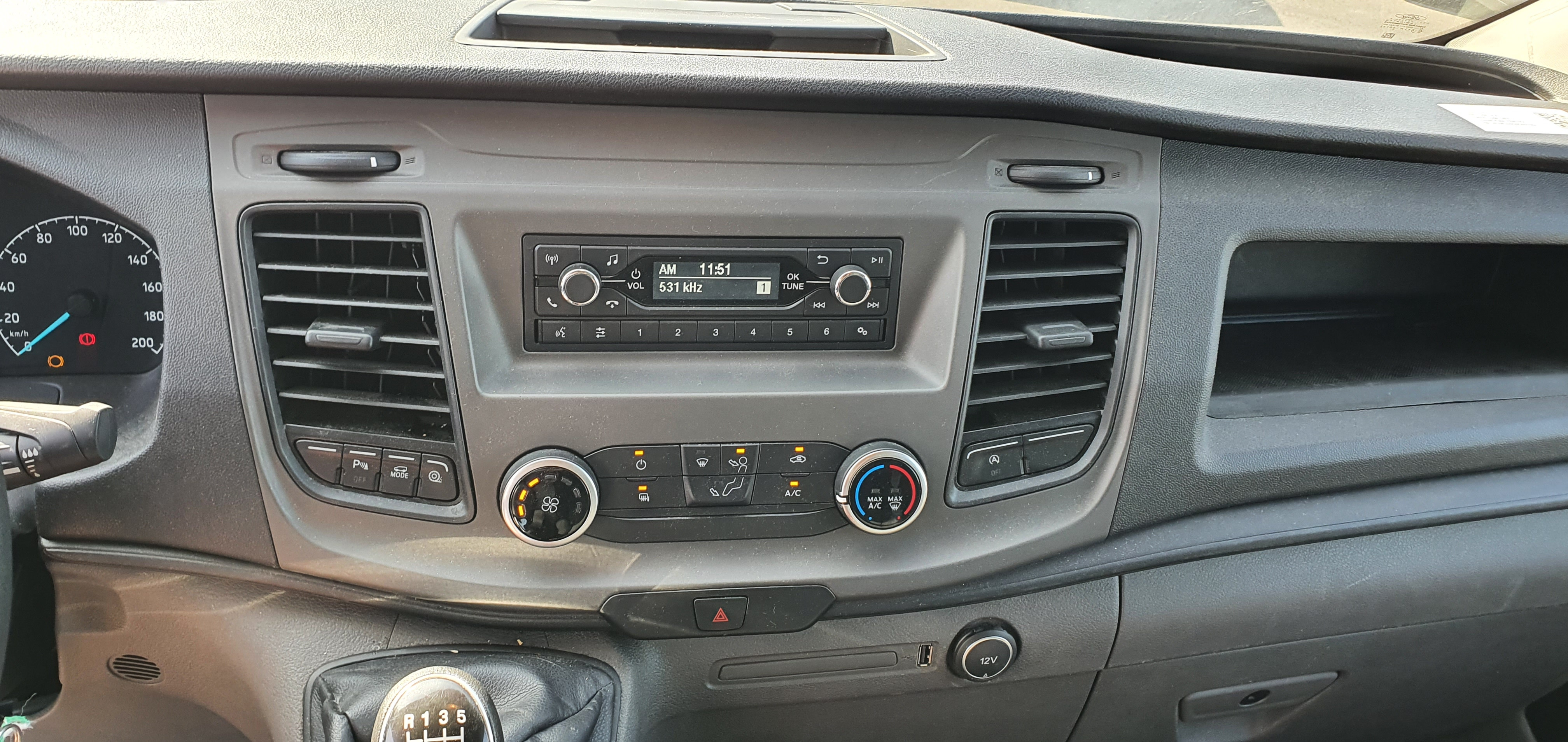 Ford Transit Custom 2020 - Wymiana fabrycznego radia na panel dotykowy