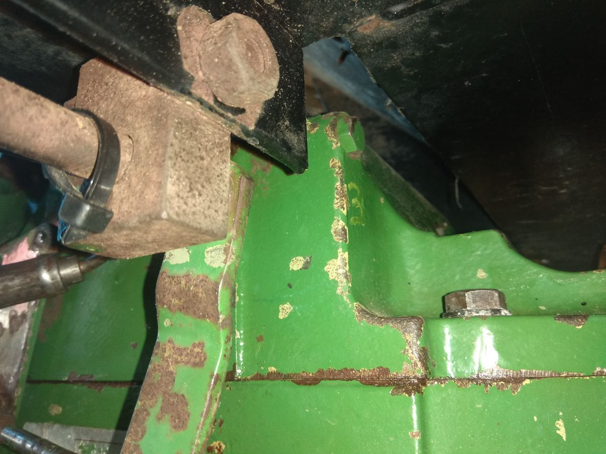 John Deere 3140 - Spadek ciśnienia hydrauliki przy ciepłym oleju