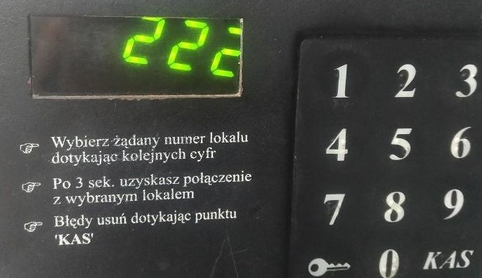 [Rozwiązano] Domofon Proel 1803 . Na wyświetlaczu cyfry pojawiają się ...