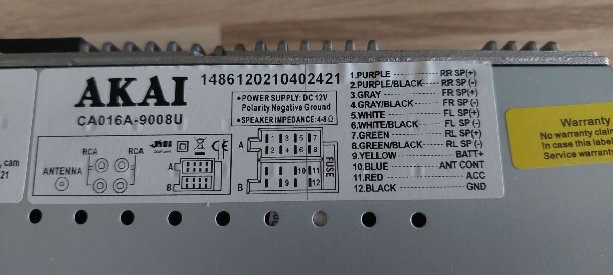 [Rozwiązano] Zasilanie car audio Akai CA016A-9008U: Jak podłączyć + i - (czerwony i czarny przewód)