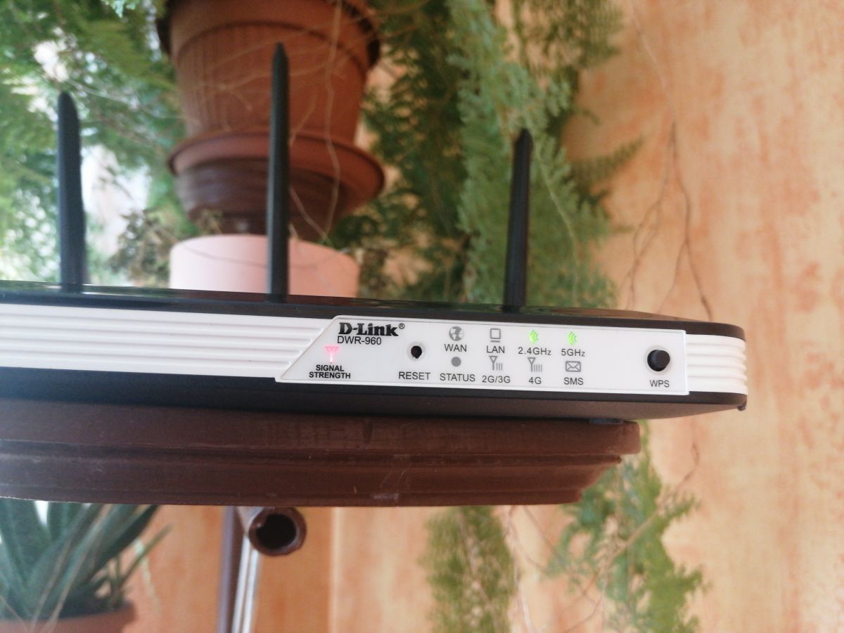 Router D-link DWR-960 czerwona dioda Signal strength.