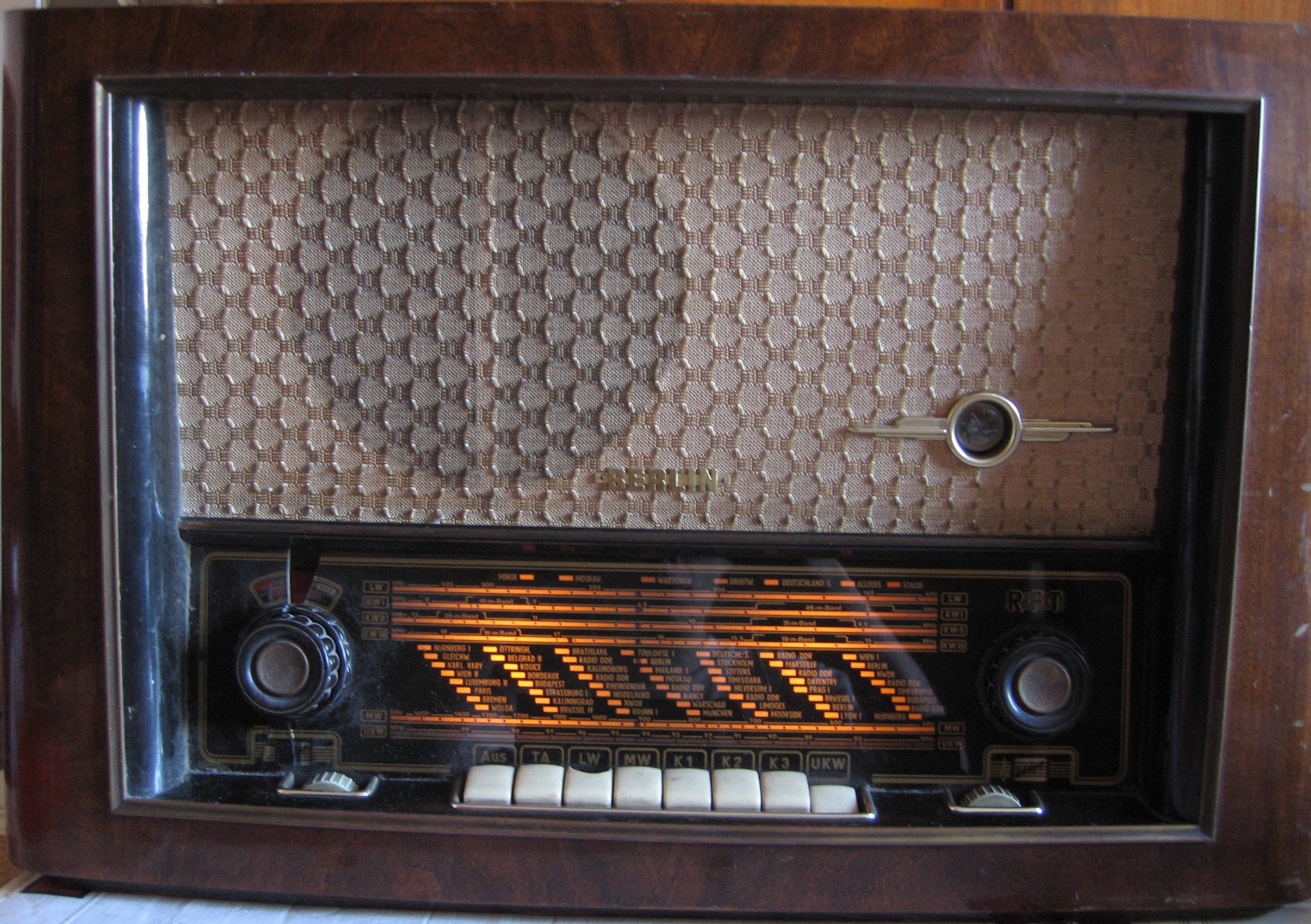 [Sprzedam] Radioodbiornik lampowy BERLIN - elektroda.pl