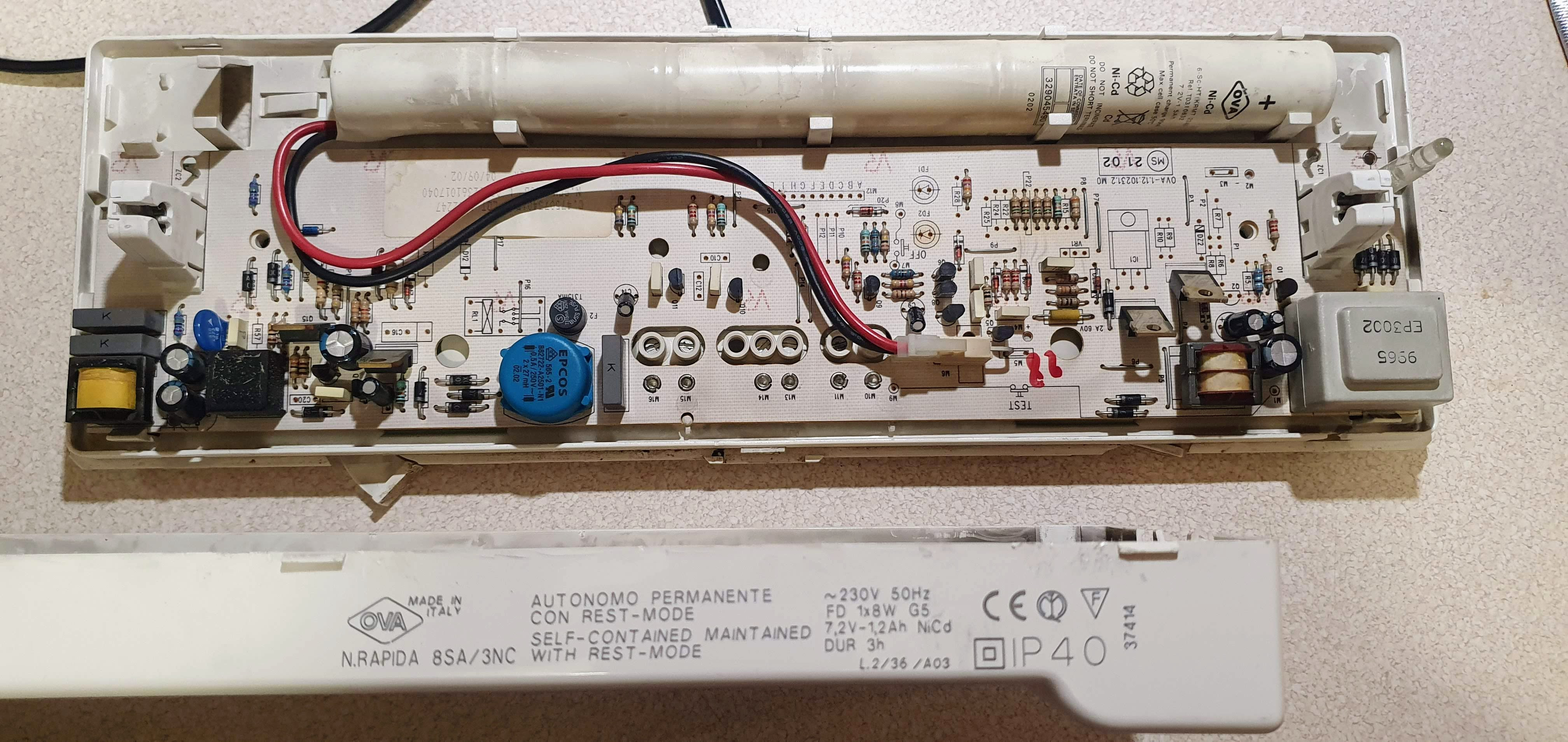 [Rozwiązano] Oprawa awaryjna OVA 8SA/3NC migająca świetlówka po ...