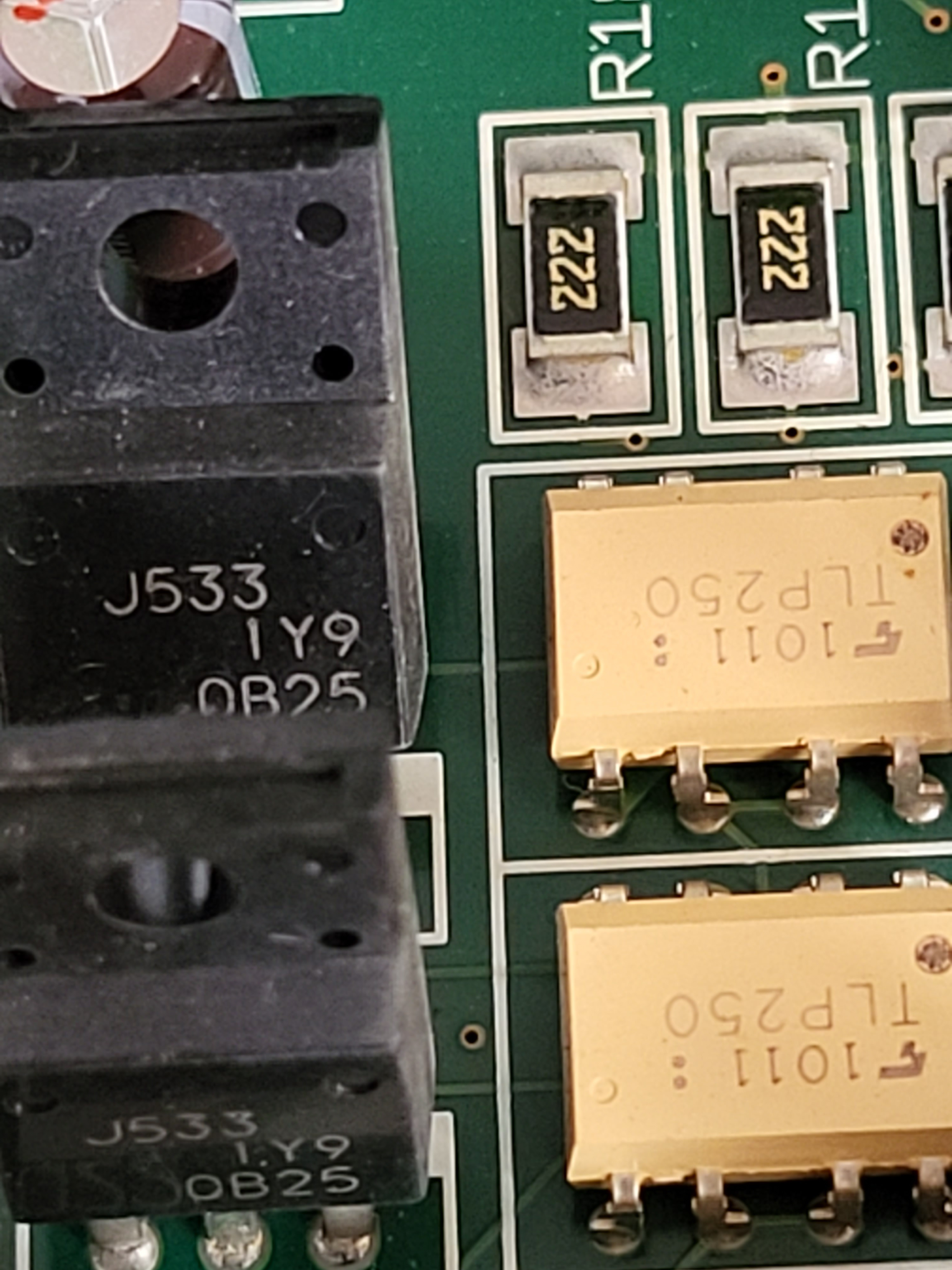 Identyfikacja elementów na płycie I/O: Dioda Zenera ZD30-CL2, MOS FET ...