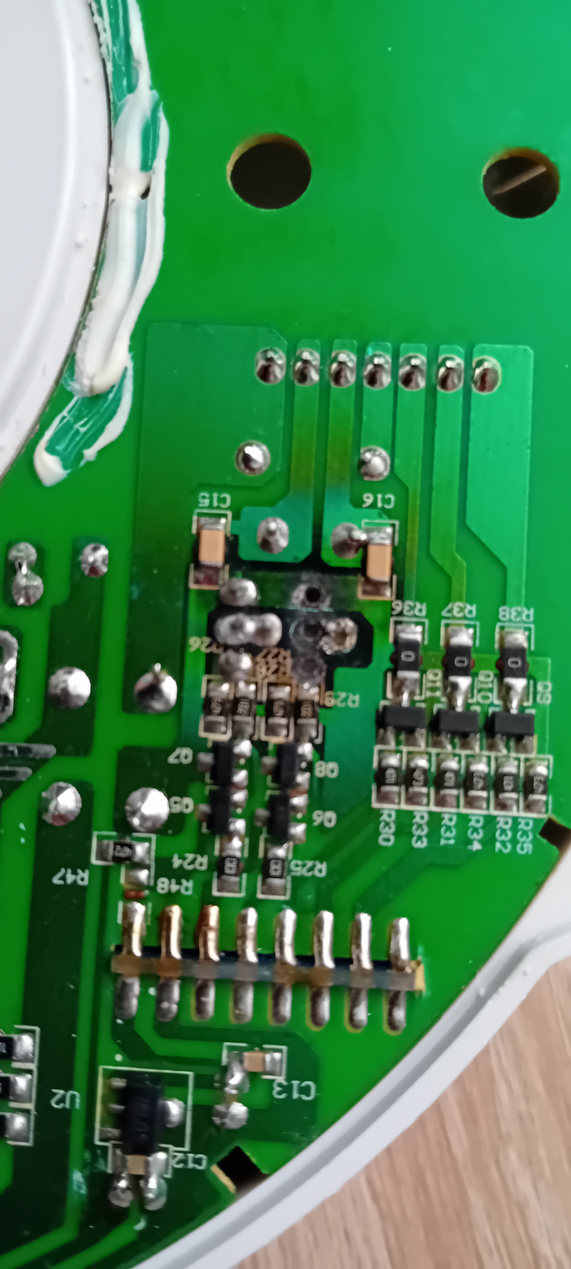 [Rozwiązano] Szukam zamiennika spalonego elementu w 630W GOFORD C2715