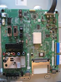 Jak włączyć menu serwisowe w LG 22LD350 do odtwarzania filmów przez USB?