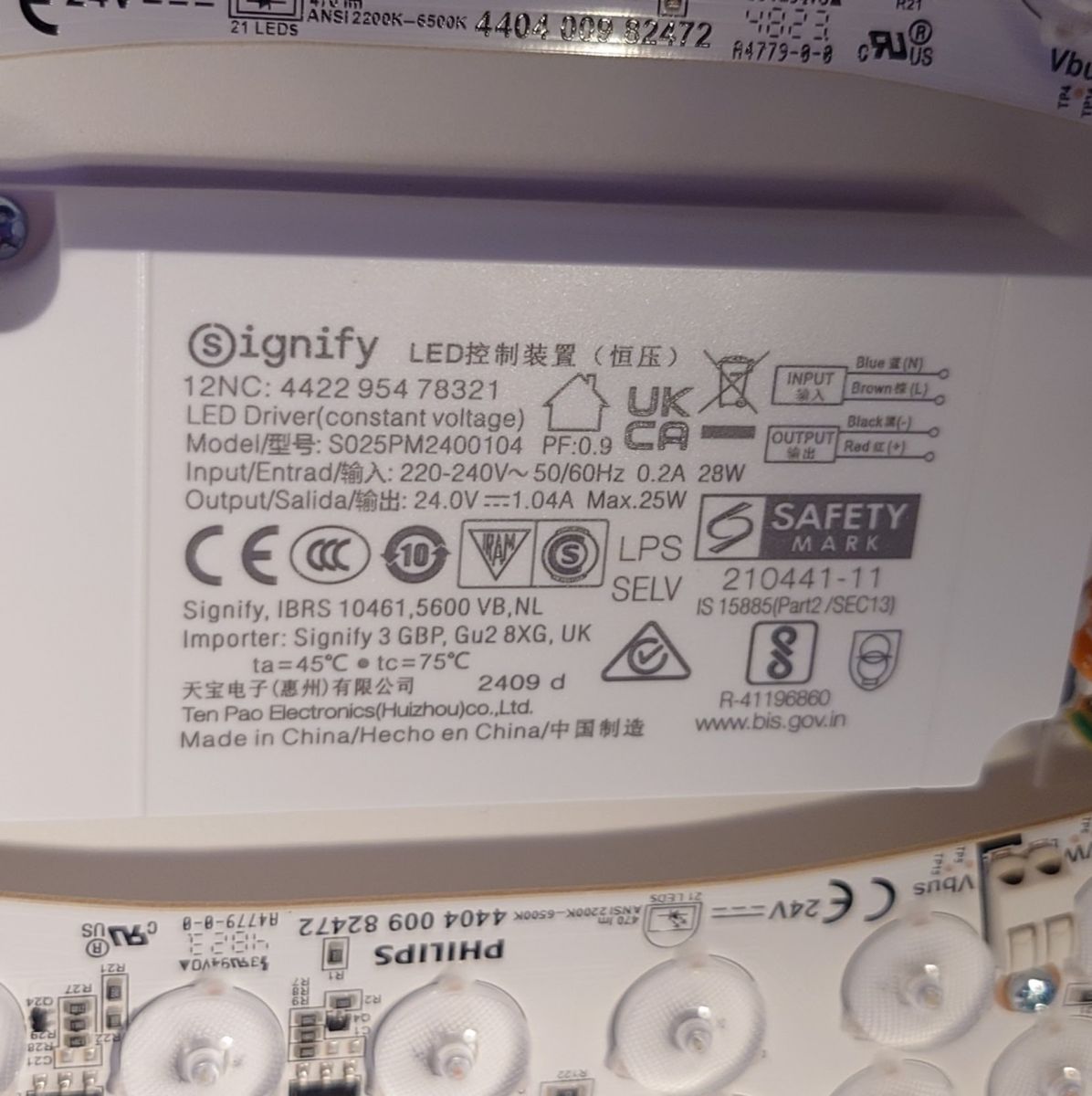 Jak podłączyć dwa wyłączniki do jednej lampy i jeden do halogenów?